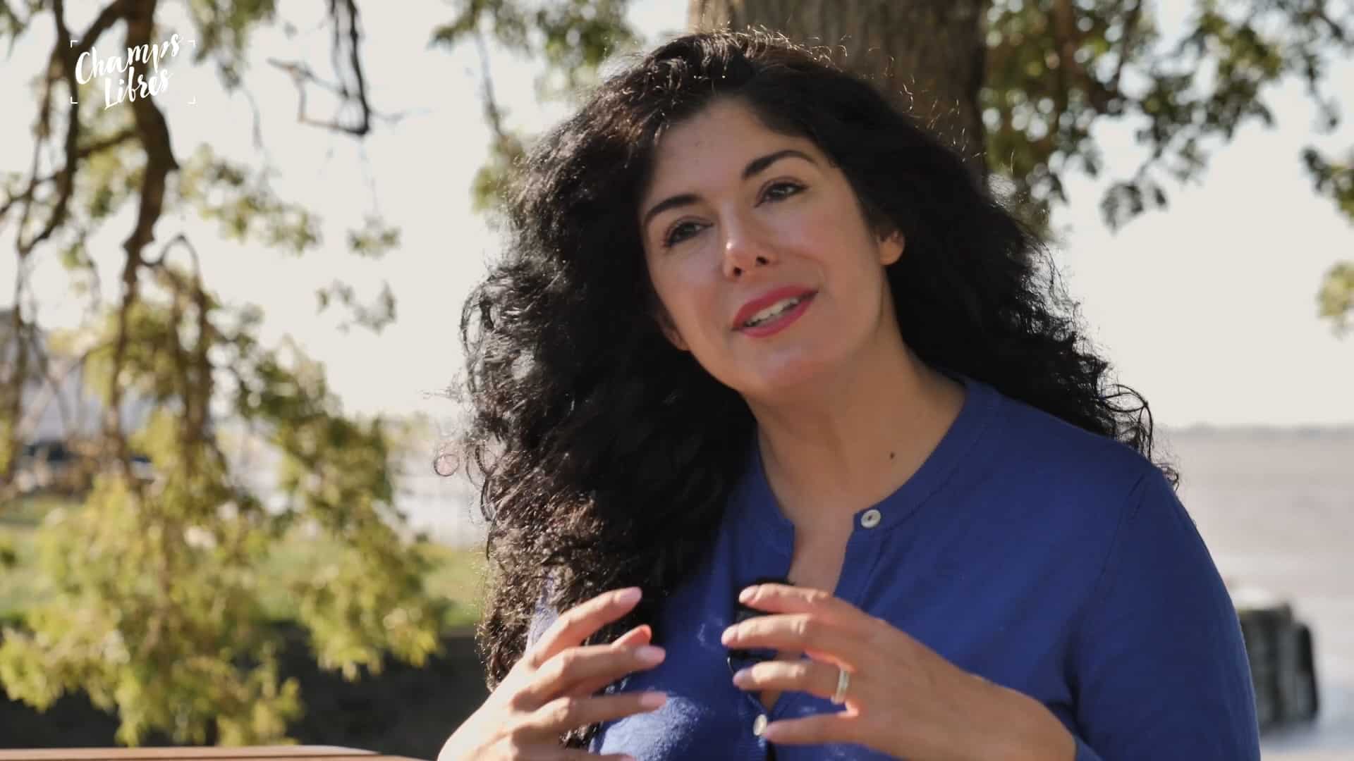 Portrait de la plasticienne et performeuse Sarah Trouche - Champs Libres